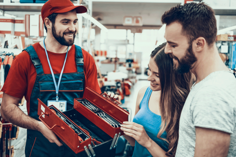 iStock-1127602106-DIY-store-customer-service-web1 - Tellermate Germany